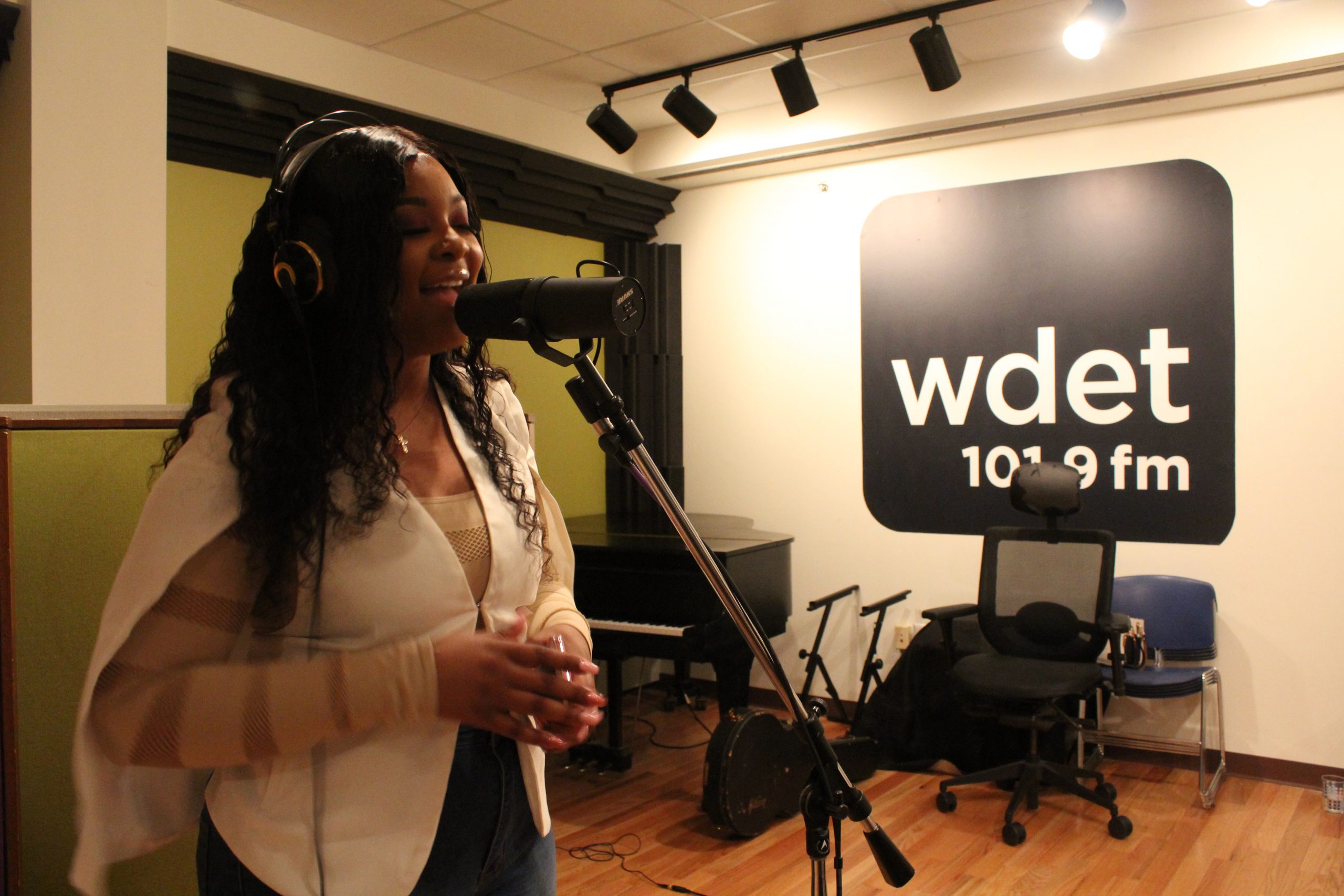 JOHNYCE Talks Musical Journey, Performs "One Reason" Live in Studio A ...