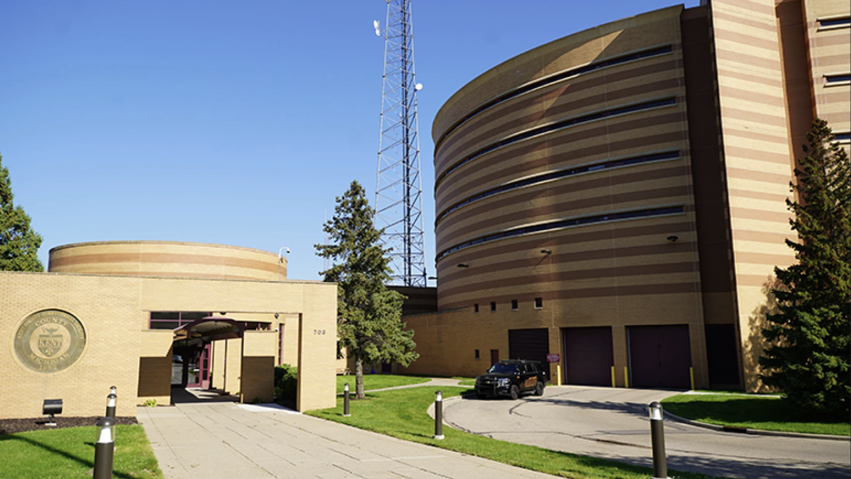 Corrections officer charged with stealing money, gift cards at Kent ...