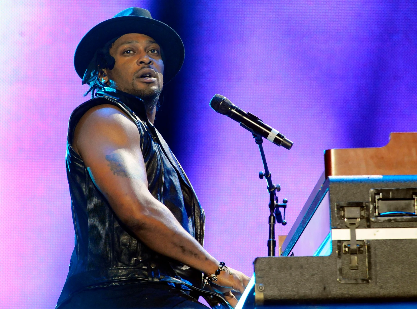 D’Angelo, Grammy-winning R&B singer who became an icon with ‘Untitled ...